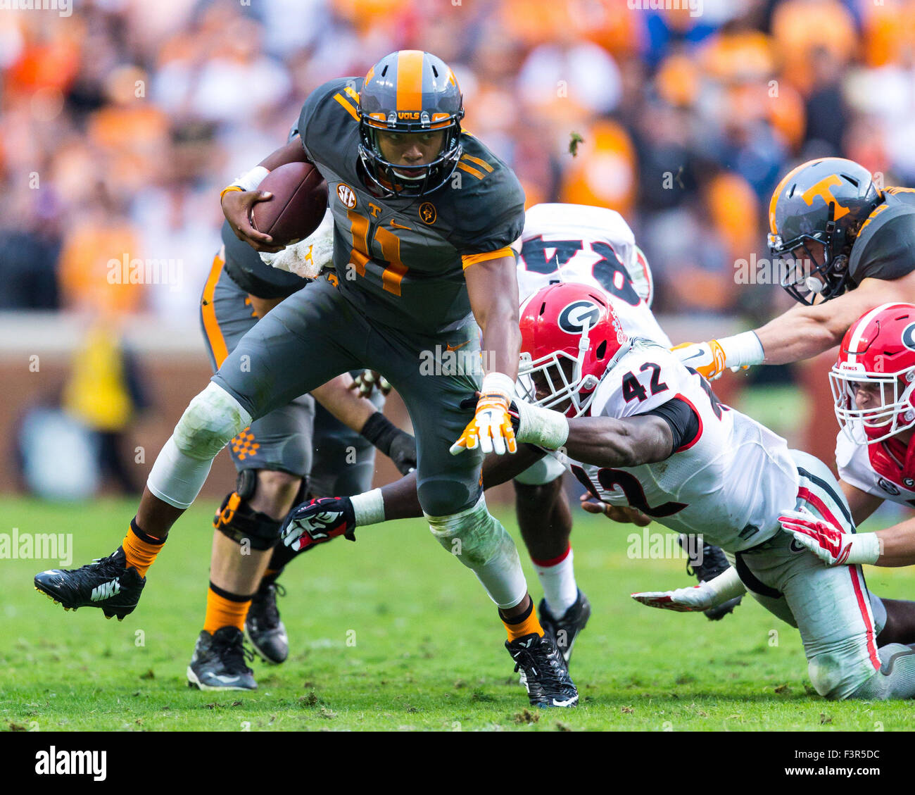 October 10, 2015: Joshua Dobbs #11 of the Tennessee Volunteers runs the ...