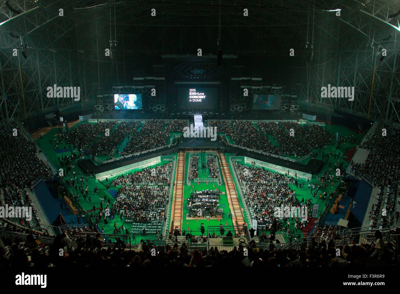 EXO-L at their concert 2015 EXO-Love CONCERT in DOME in Seoul, South ...