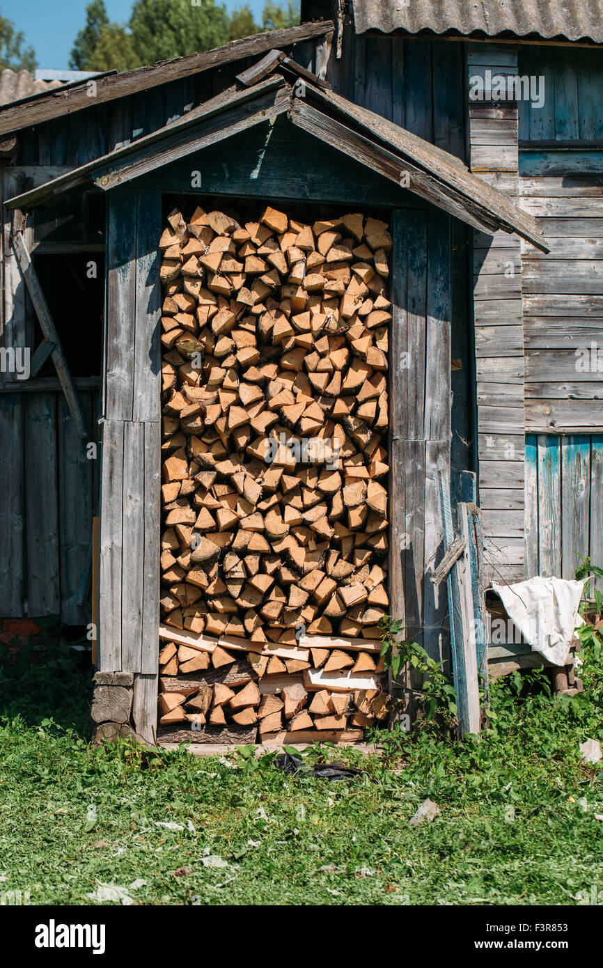 Firewood storage shed hi-res stock photography and images - Alamy
