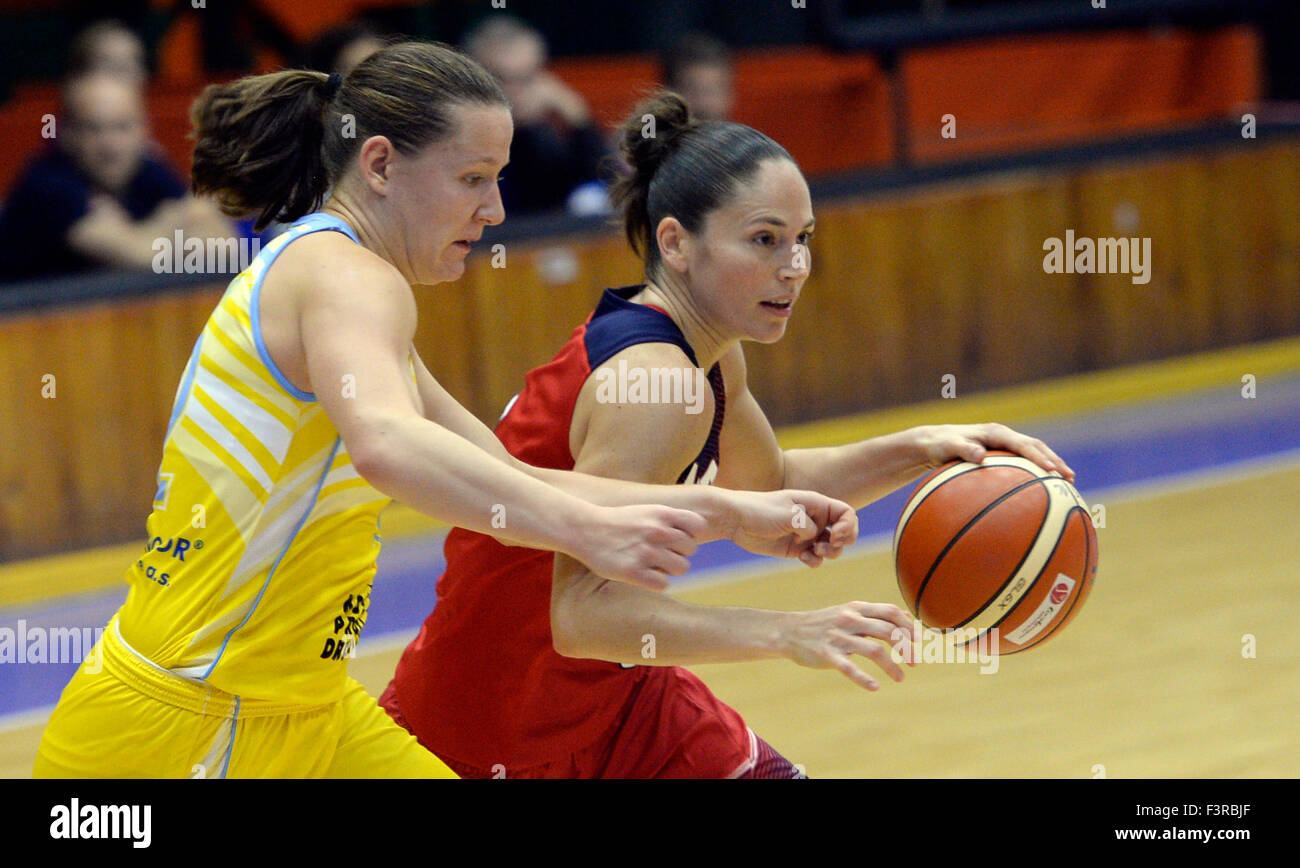 From left Tereza Vyoralova of USK Praha and Sue Bird of USA fight for a ...