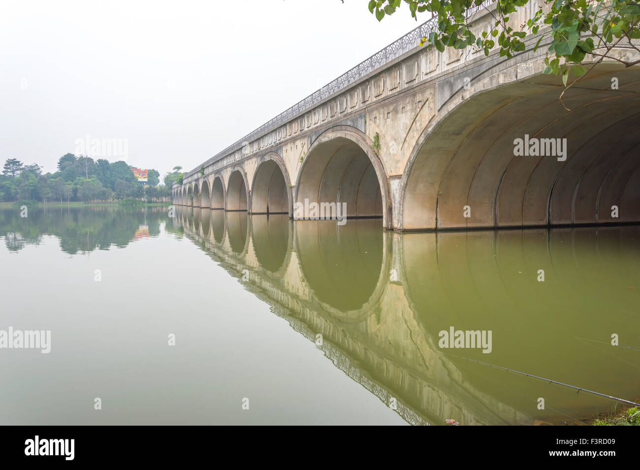 Lake reflection below bridge architecture hi-res stock photography and ...