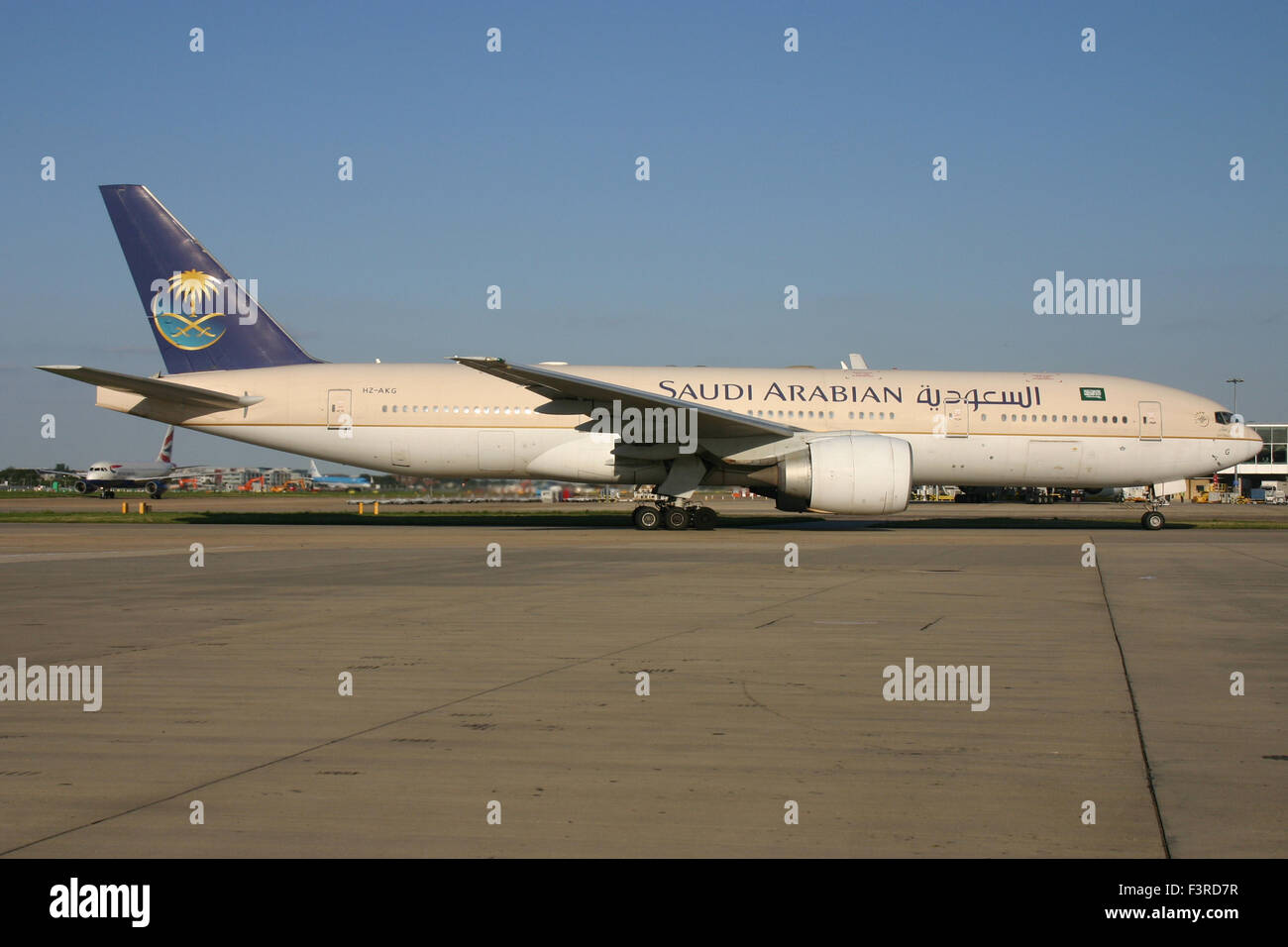 SAUDI ARABIAN SAUDIA 777 Stock Photo - Alamy