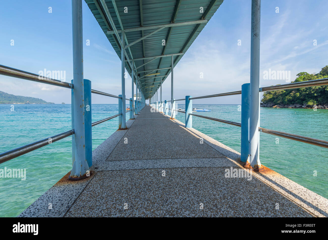 Jetty with green water Stock Photo - Alamy