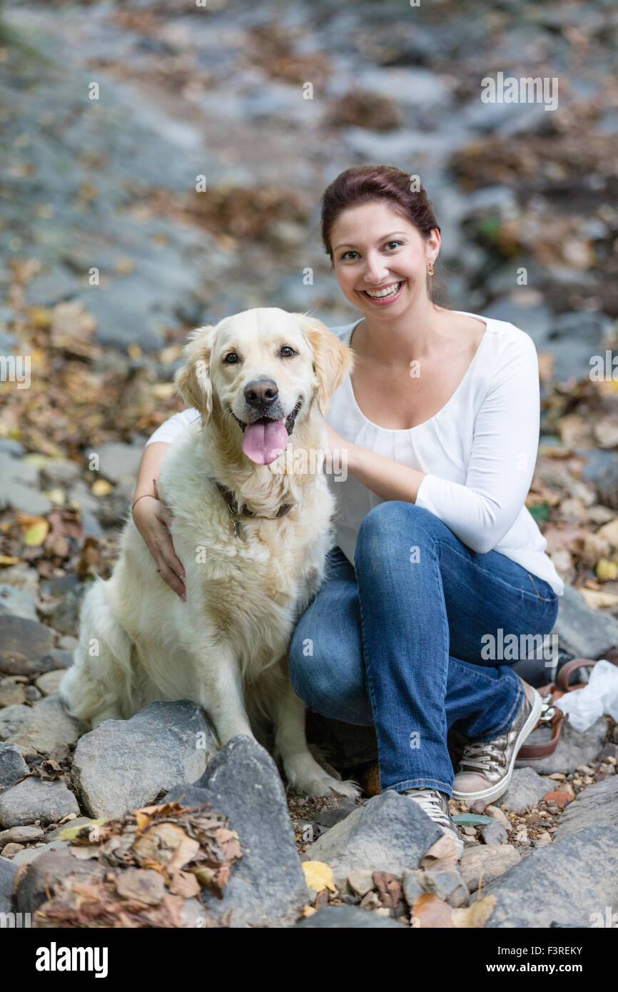 Labrador sitting outside hi-res stock photography and images - Alamy