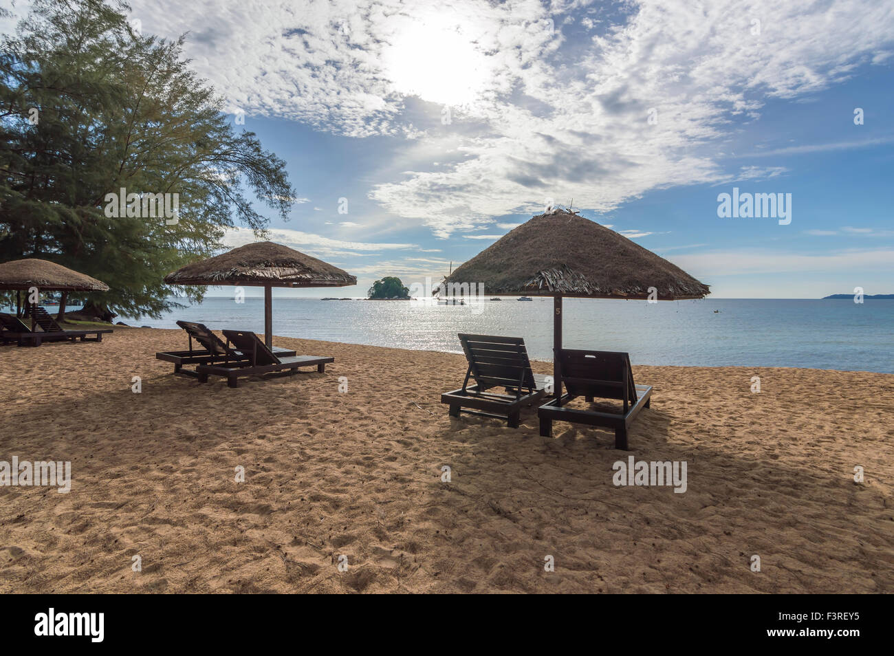 Gazebo and lounge facing to beach Stock Photo - Alamy
