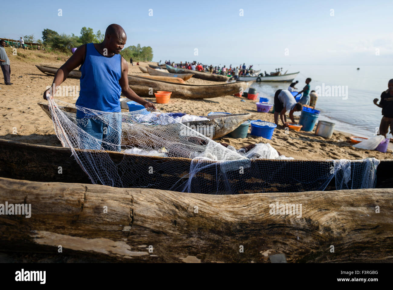 Open air fish market lake malawi hi-res stock photography and images ...
