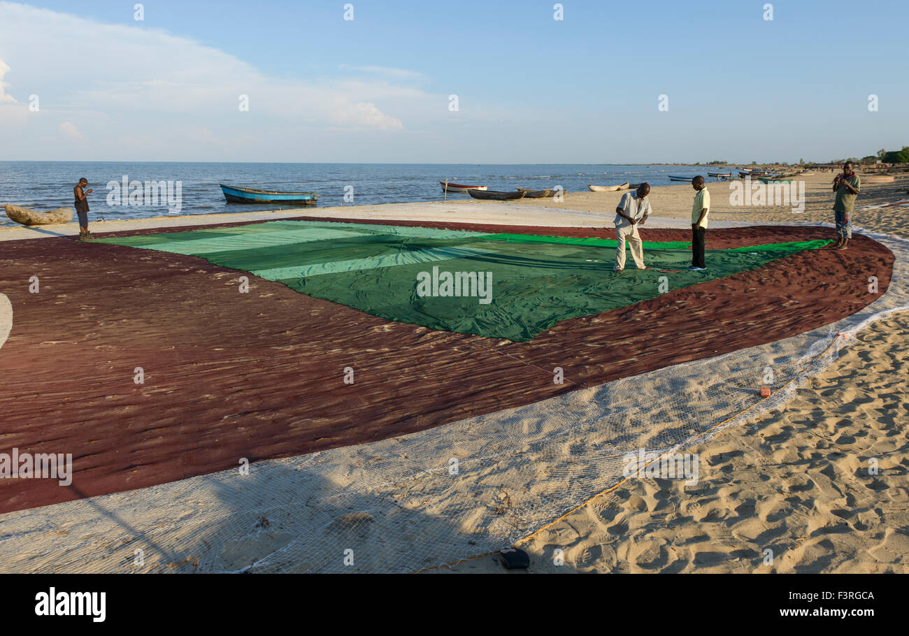 Open-air fish market at the Lake Malawi, Malawi, Africa Stock Photo - Alamy
