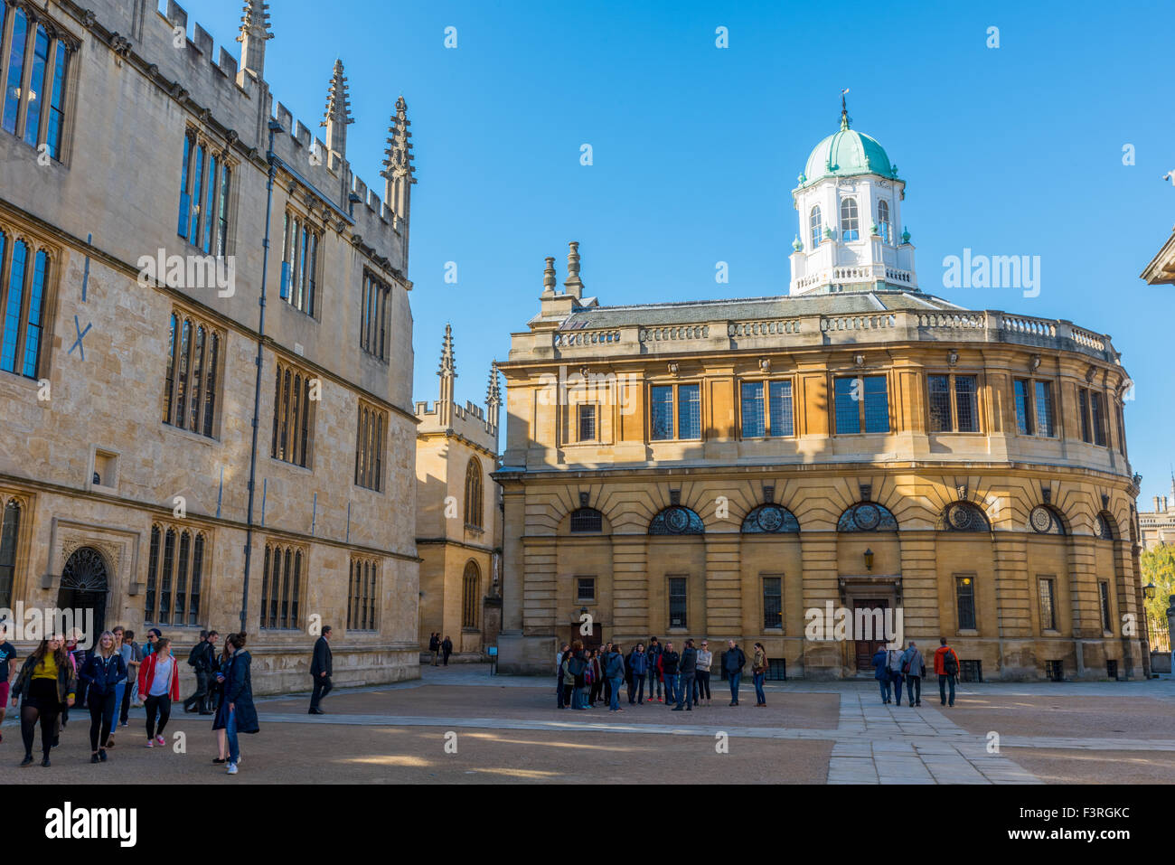 Building oxford library city hi-res stock photography and images - Alamy
