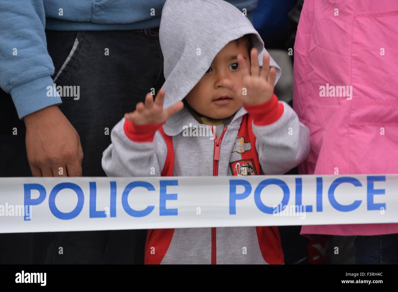 Roszke, Hungary. 06th Sep, 2015. Migrants at a temporary holding camp ...
