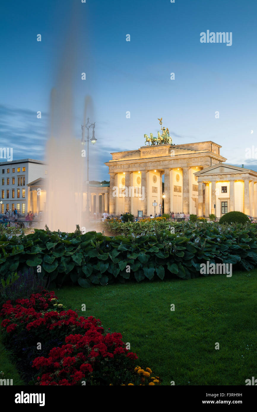 Pariser platz with brandenburg gate hi-res stock photography and images ...