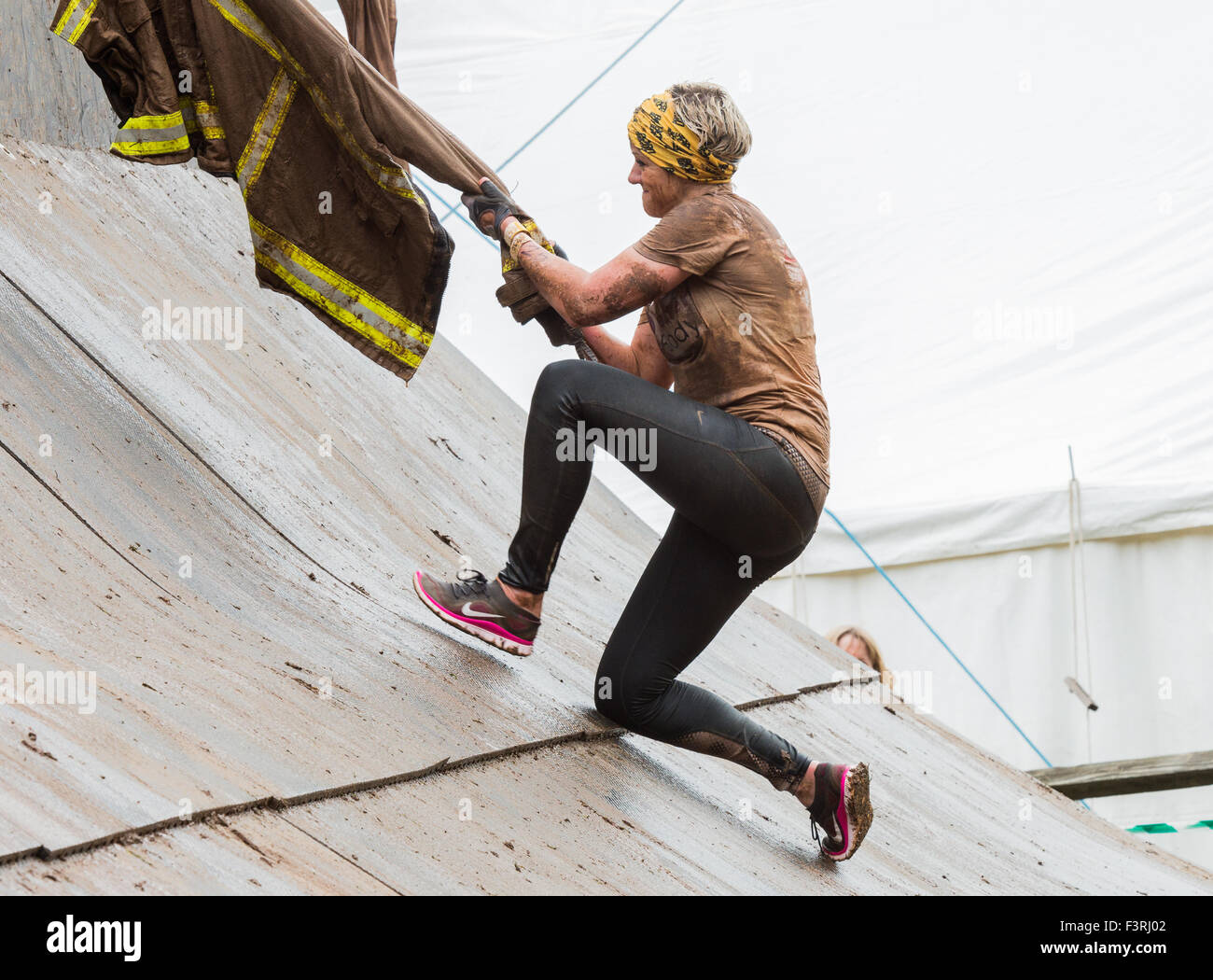 Runner getting help hi-res stock photography and images - Alamy