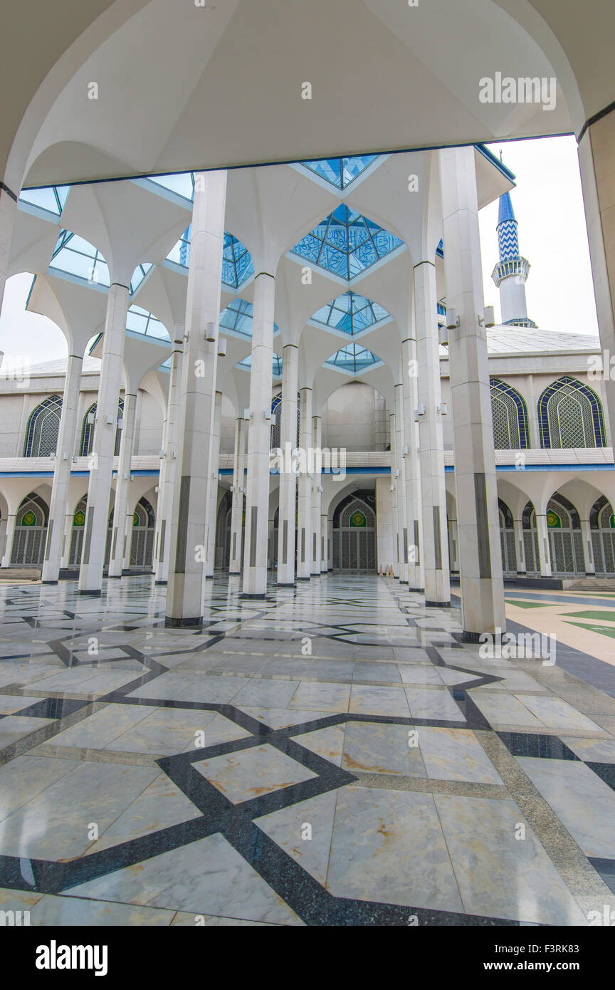 Shining floor hi-res stock photography and images - Alamy