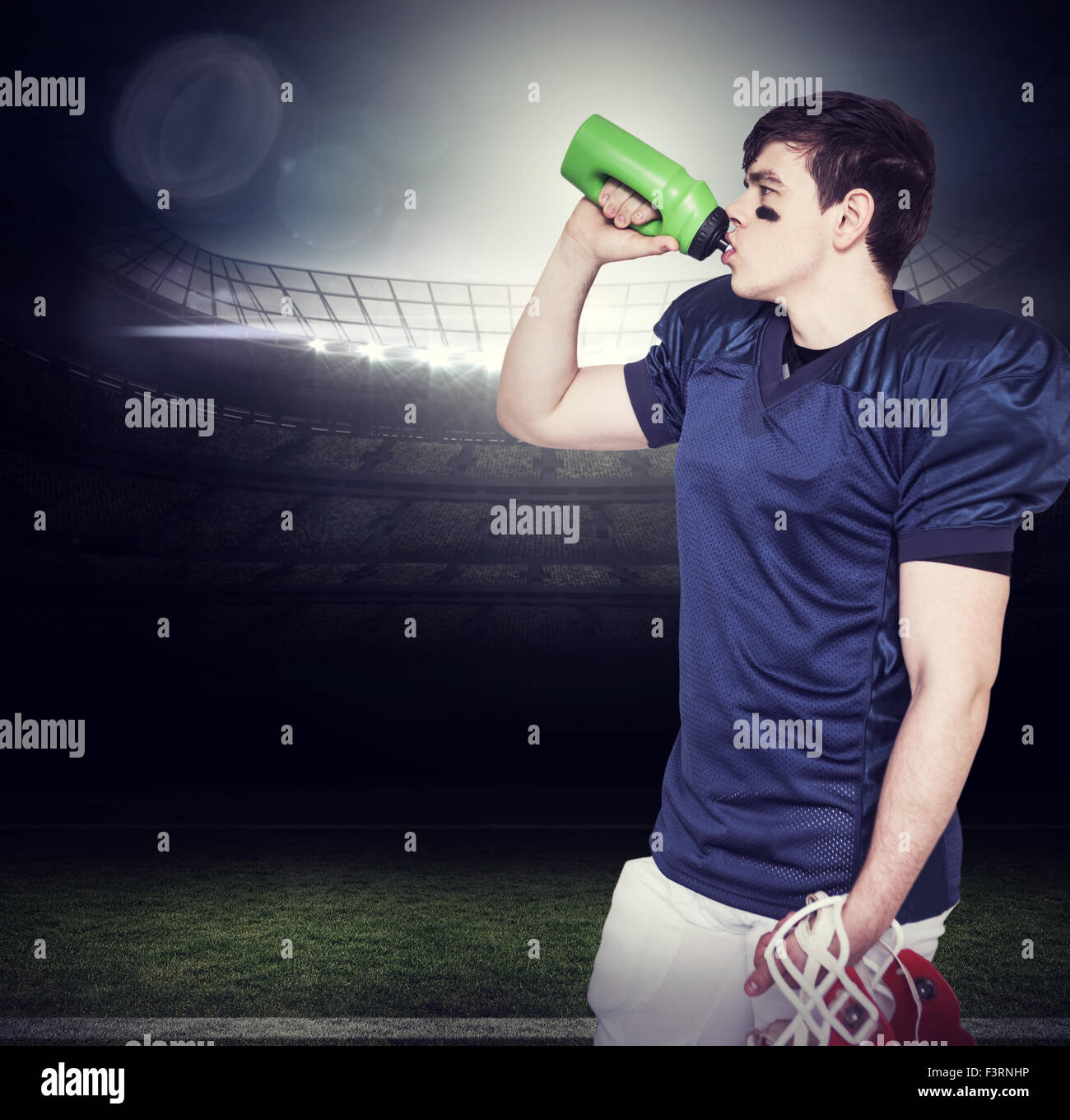 Football player drinking water hi-res stock photography and images - Alamy