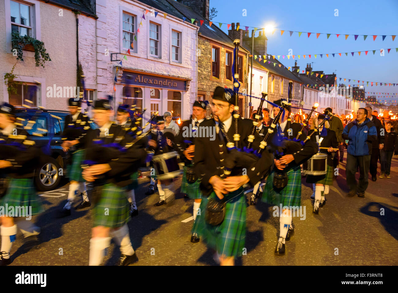 Scottish pipe band parade hi-res stock photography and images - Alamy