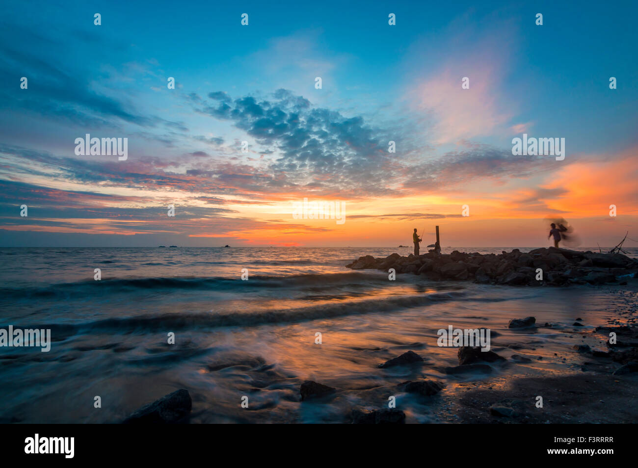 Sunset on lake slow motion hi-res stock photography and images - Alamy