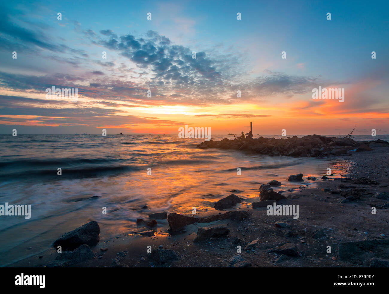Slow motion wave on beach hi-res stock photography and images - Alamy