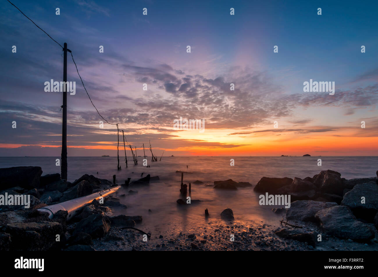 Sunset on lake slow motion hi-res stock photography and images - Alamy