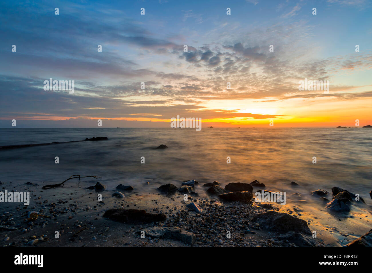 Slow motion wave on beach hi-res stock photography and images - Alamy