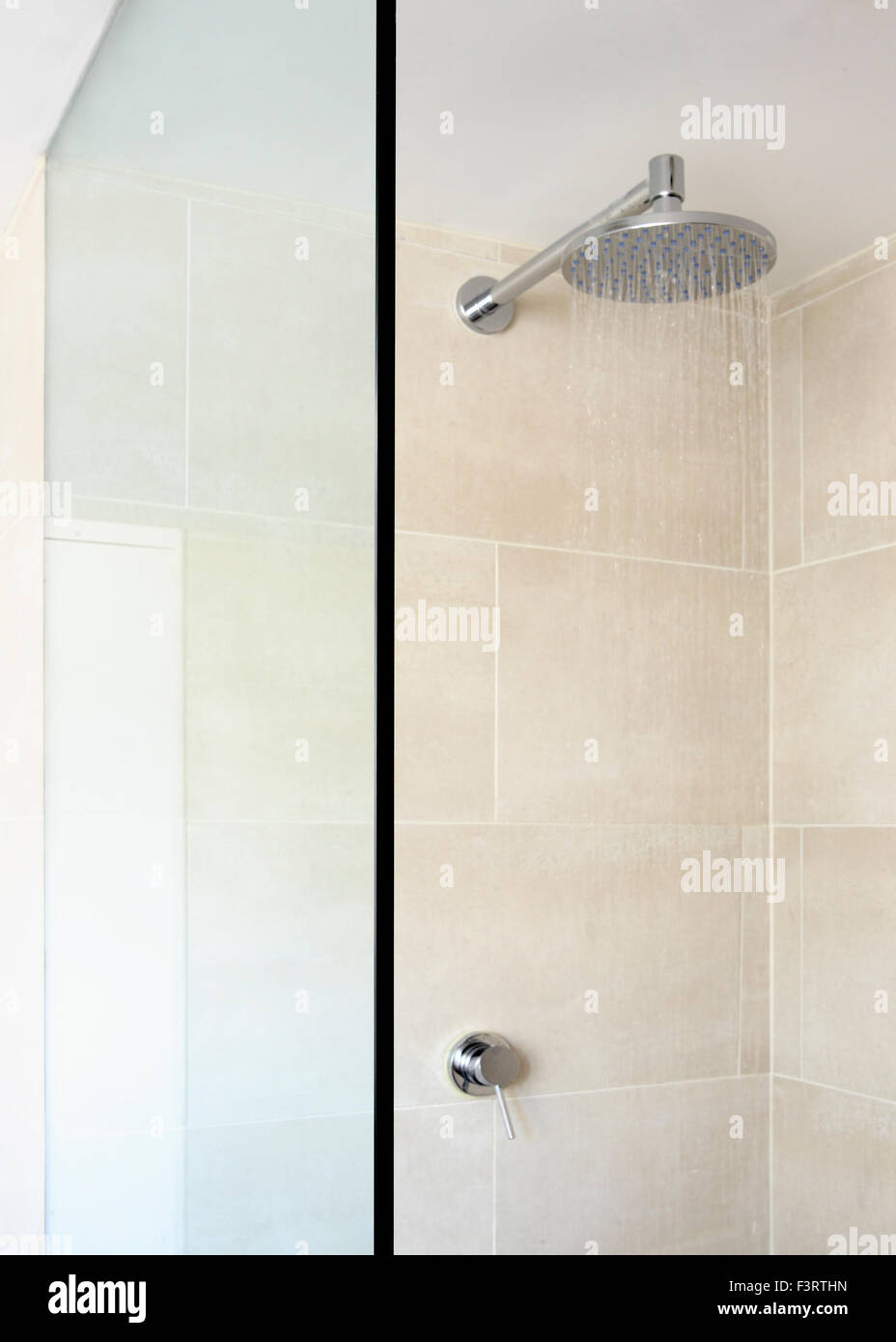 Shower screen glass hi-res stock photography and images - Alamy