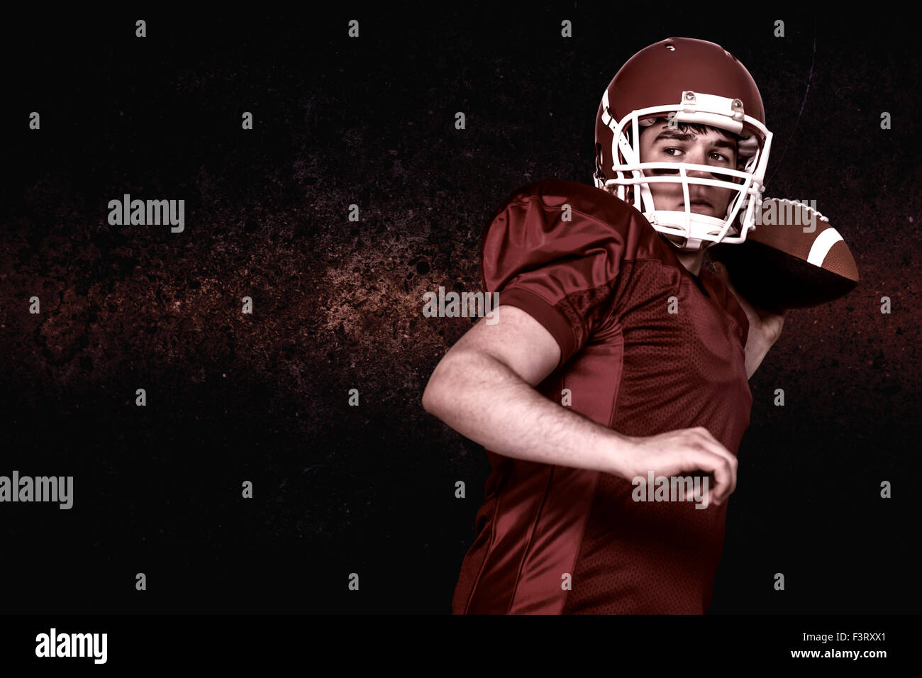 Football quarterback throwing hi-res stock photography and images - Alamy