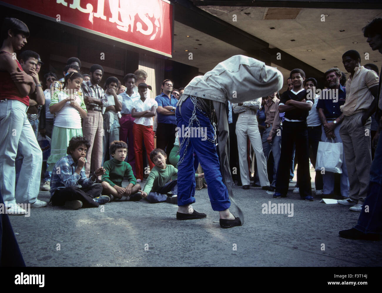 Escape artist hi-res stock photography and images - Alamy