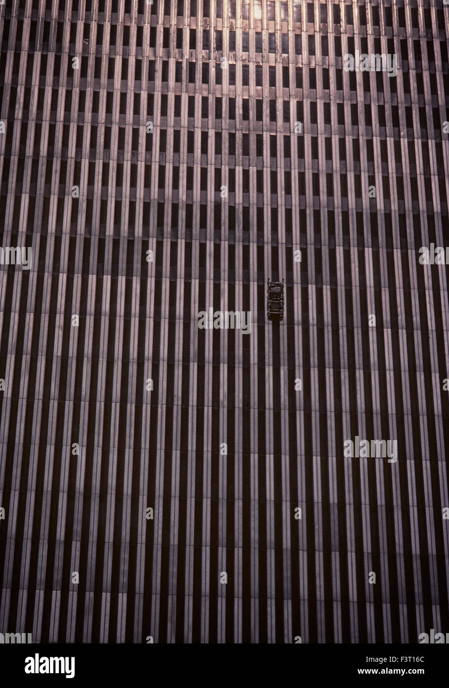 Window cleaning at New York's World Trade Centre in 1981 Stock Photo ...