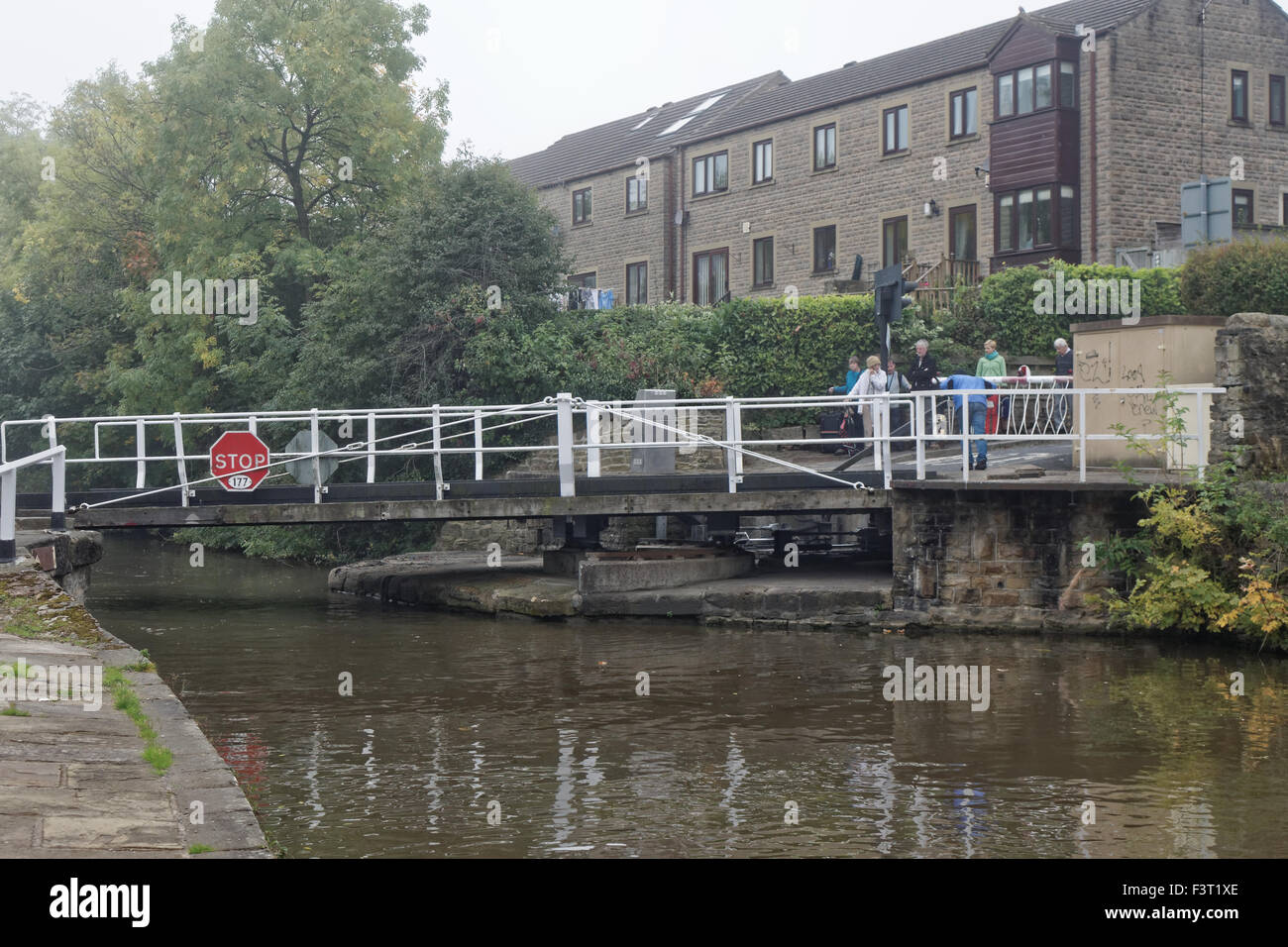 Barges leeds liverpool canal hi-res stock photography and images - Alamy
