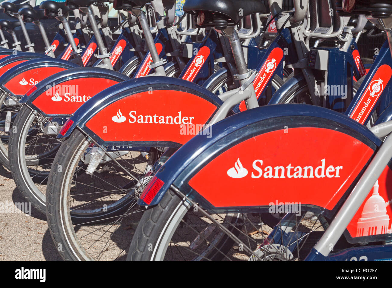 A bicycle dock in London's Waterloo Place Stock Photo - Alamy