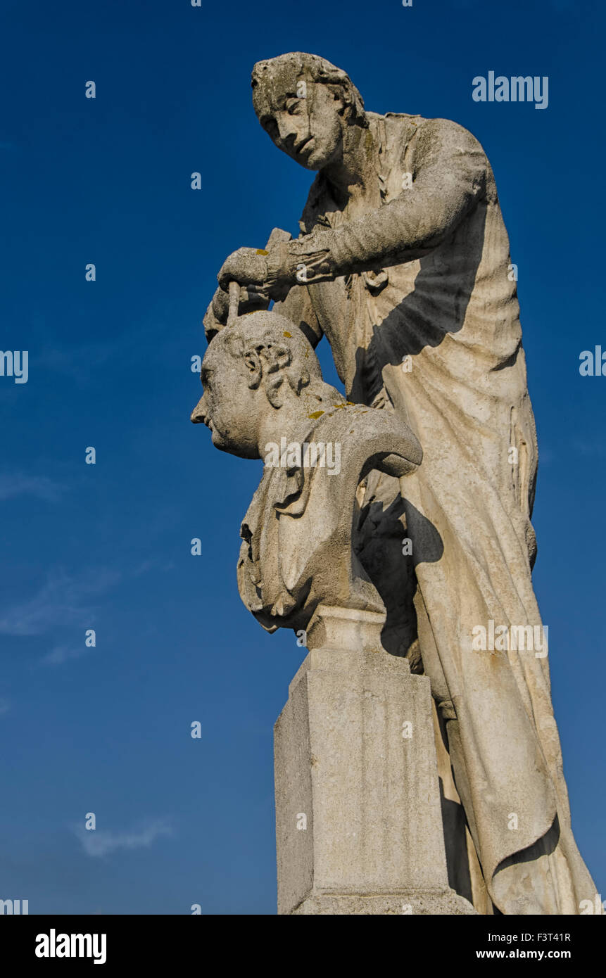 Sculpture of character who sculpts a bust Stock Photo - Alamy