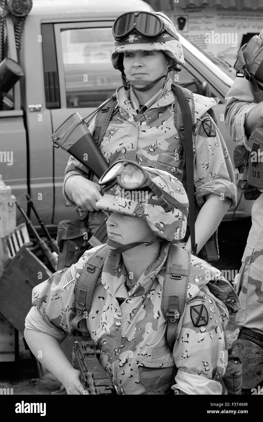 Female Us Army Soldiers High Resolution Stock Photography and Images ...