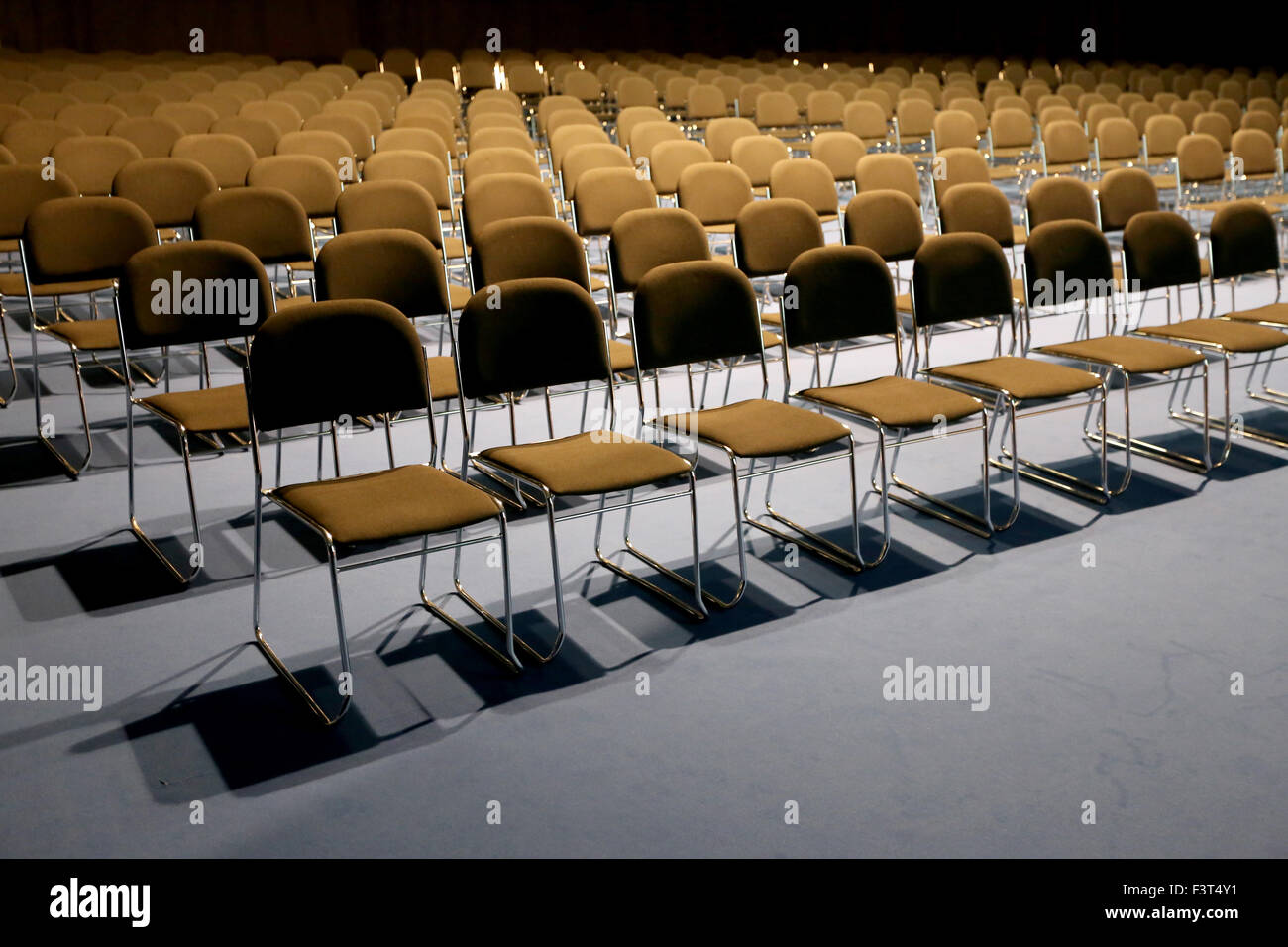 Sitting chair meeting order hi-res stock photography and images - Alamy