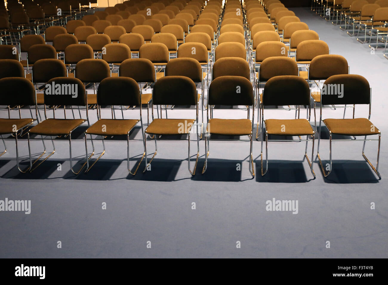 Empty chairs of an auditorium in a congress hall in row Stock Photo - Alamy