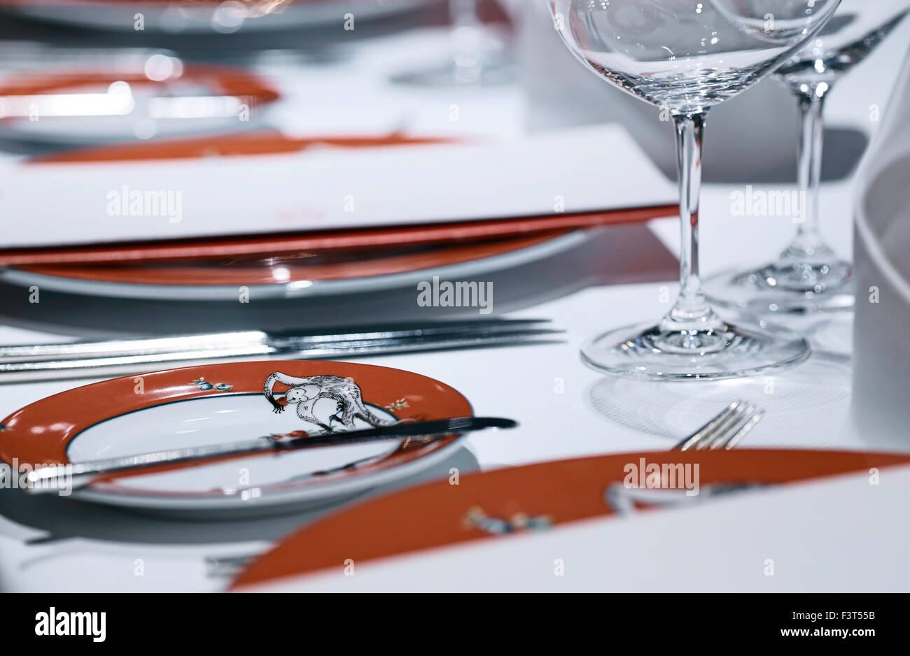 Formal dining table set up in luxury restaurant Stock Photo - Alamy