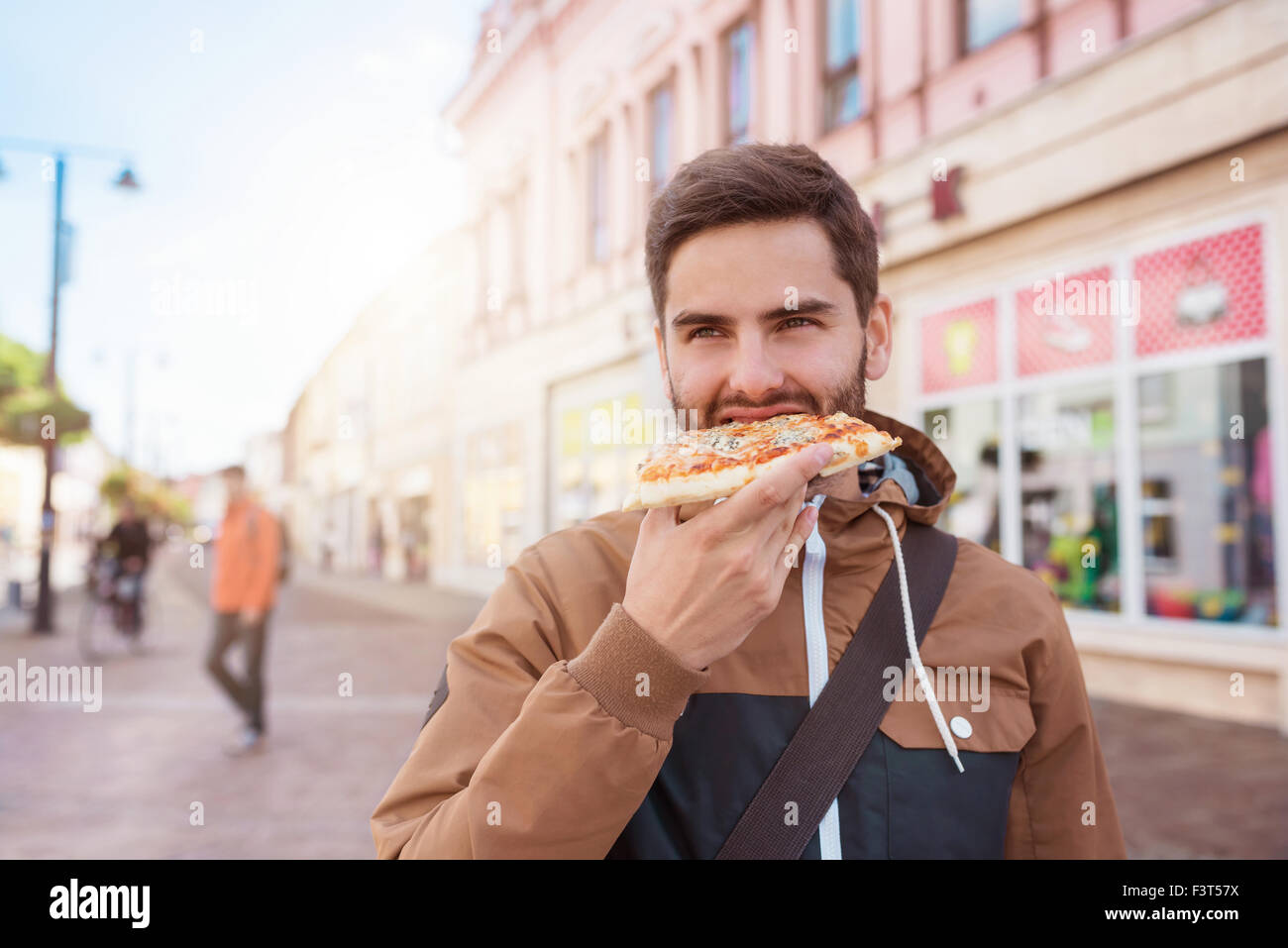 Portrait hand slice pizza hi-res stock photography and images - Alamy