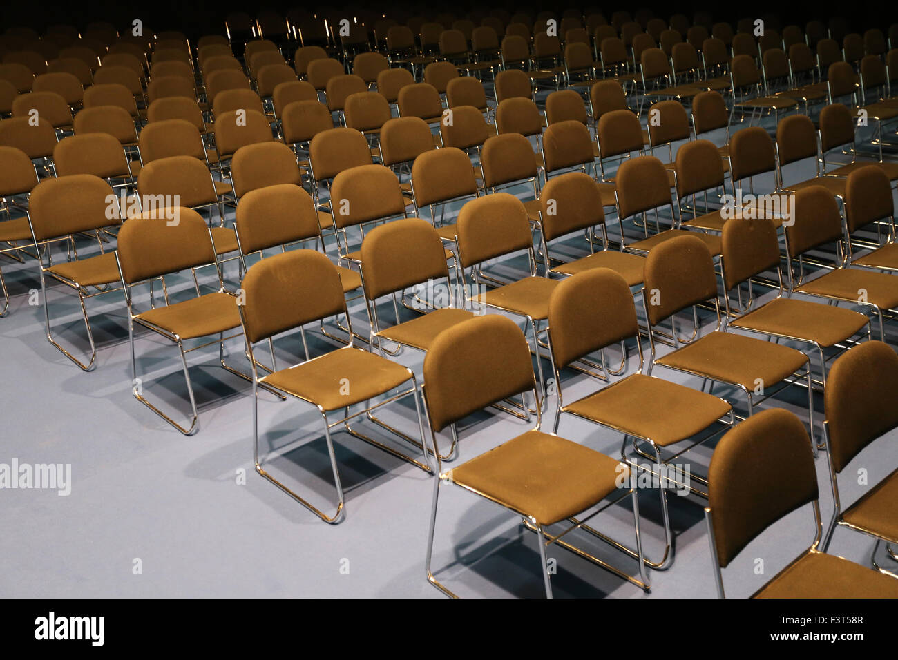 Empty chairs in modern conference room Stock Photo - Alamy