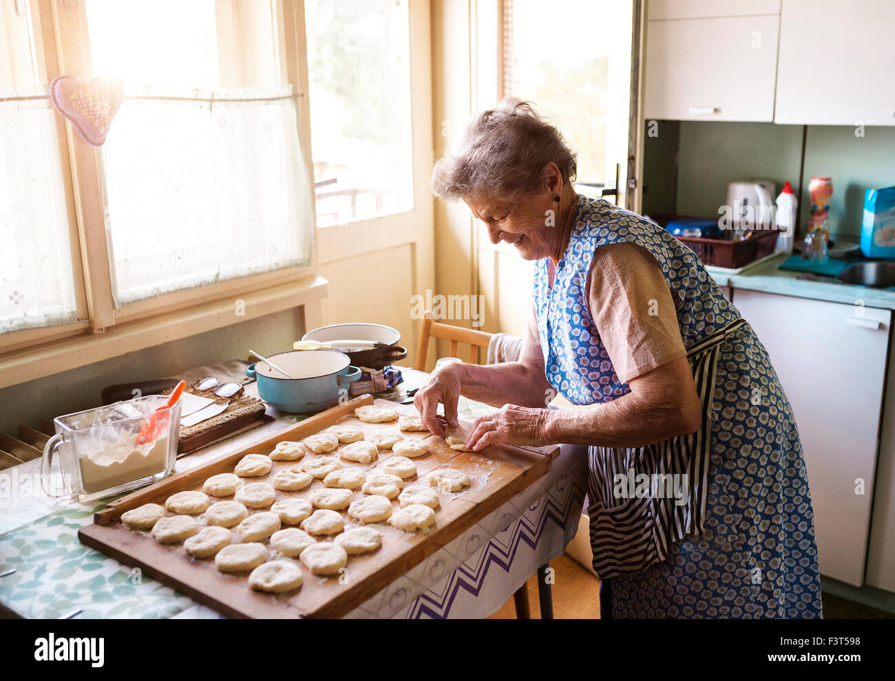 Older woman baker cutting hi-res stock photography and images - Alamy