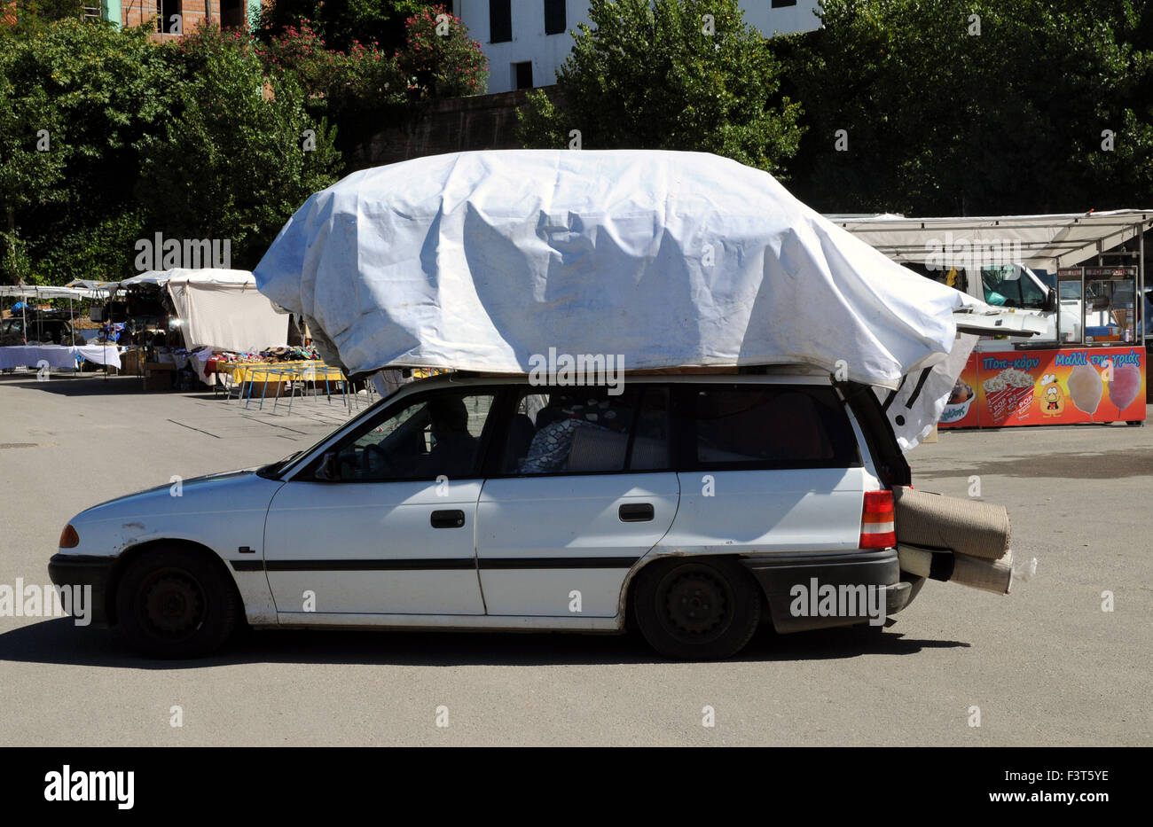 Overloaded car hi-res stock photography and images - Alamy