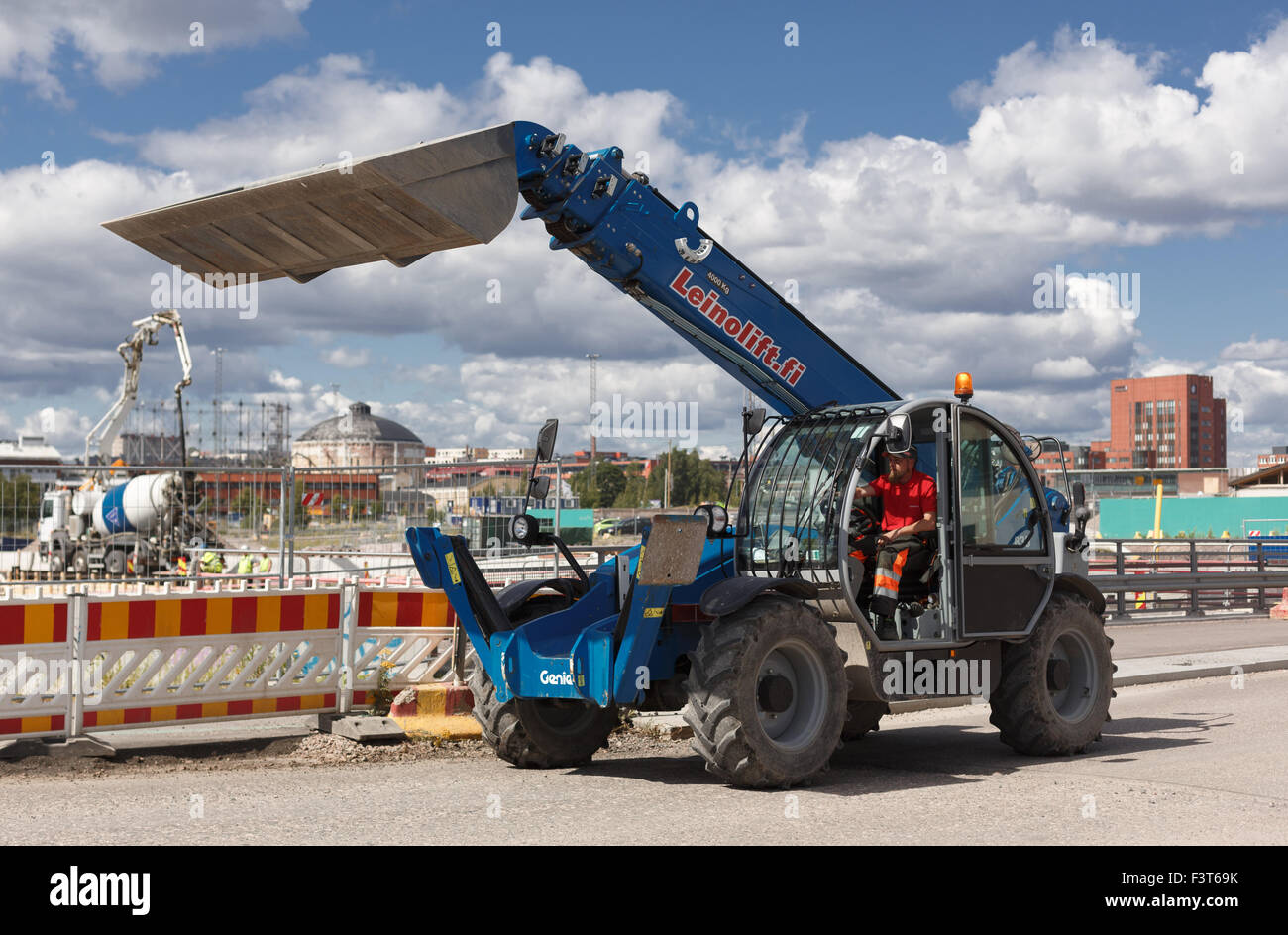 Front end loader loading hi-res stock photography and images - Alamy