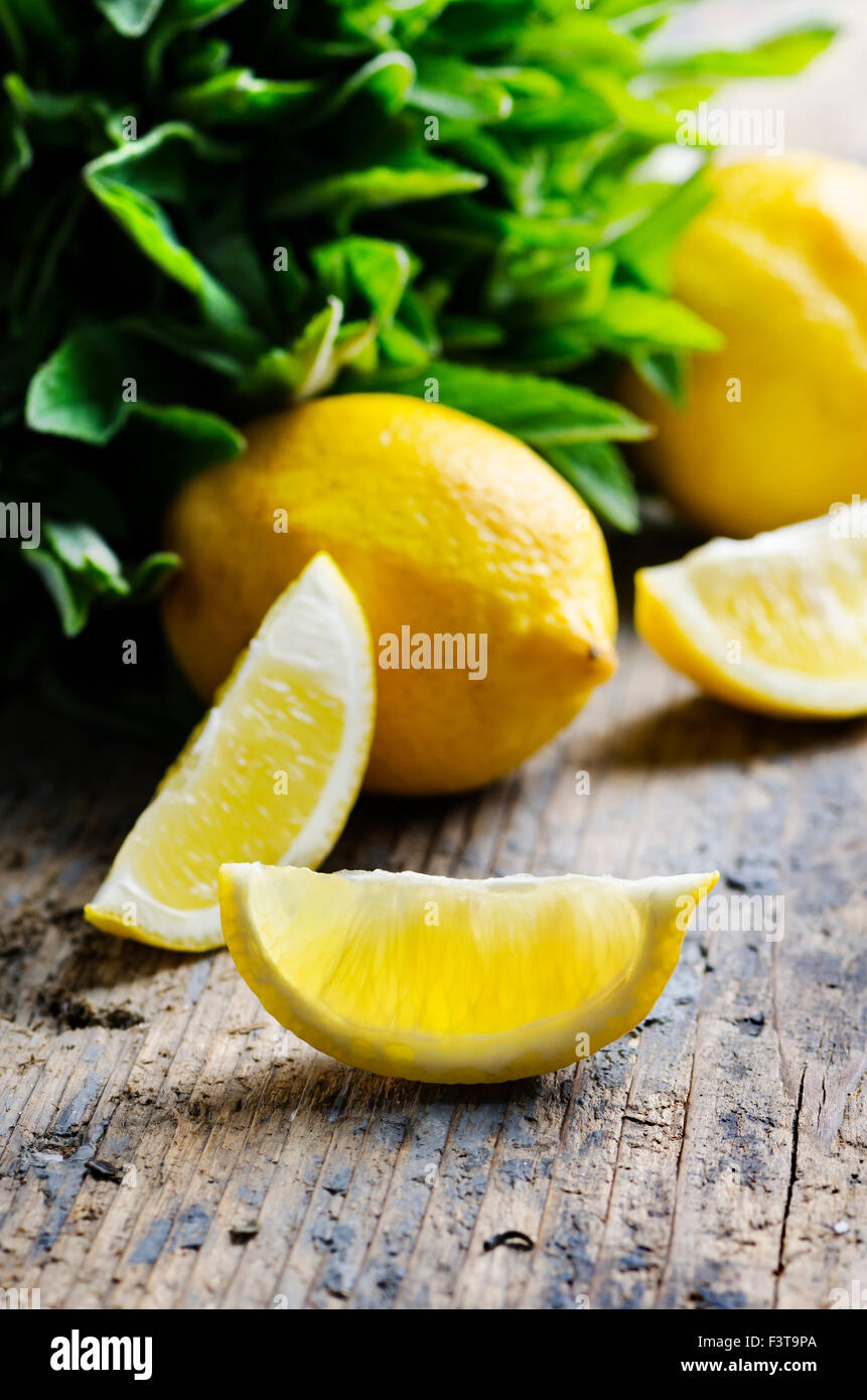 Lemon slices and spearmint on rustic wooden table Stock Photo - Alamy
