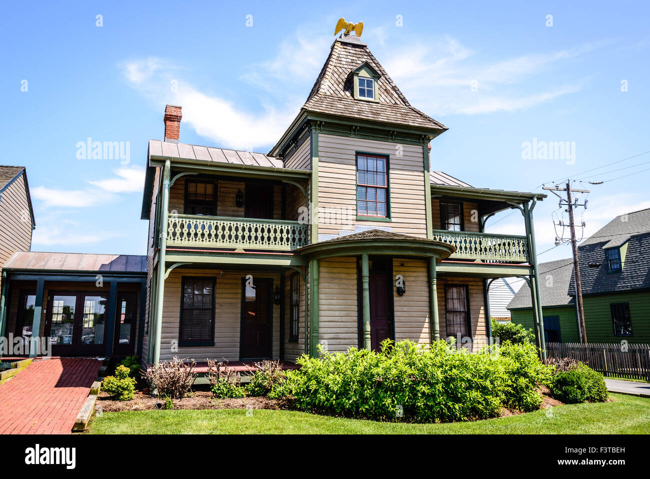 Victorian house parapet architecture hi-res stock photography and ...