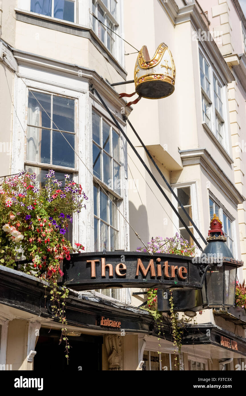 Beefeater restaurant hi-res stock photography and images - Alamy