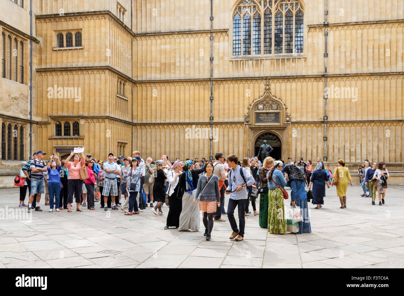 Old schools quadrangle hi-res stock photography and images - Alamy