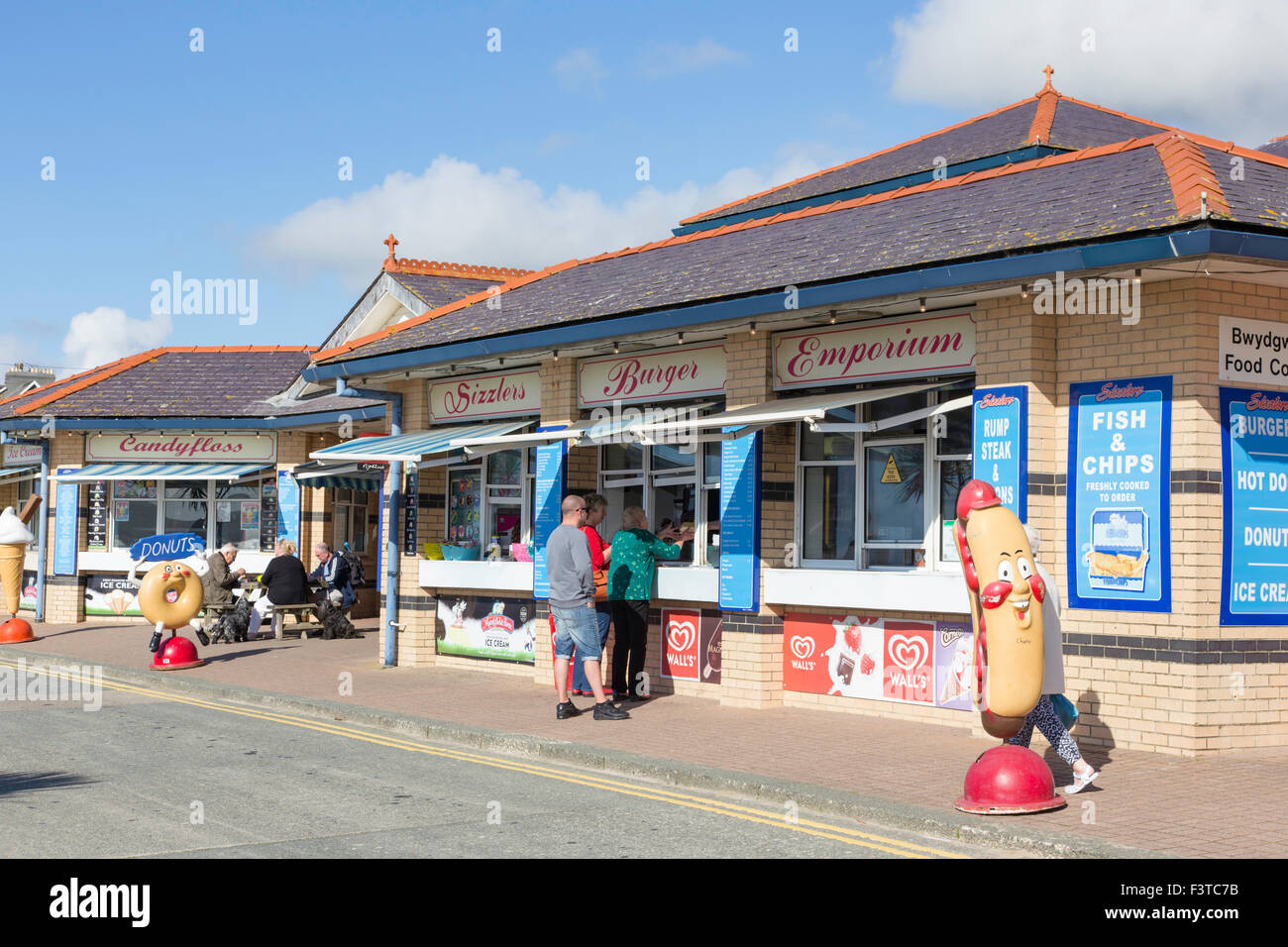 Fast food outlets on the seafront at Barmouth, Gwynedd, North Wales, UK ...