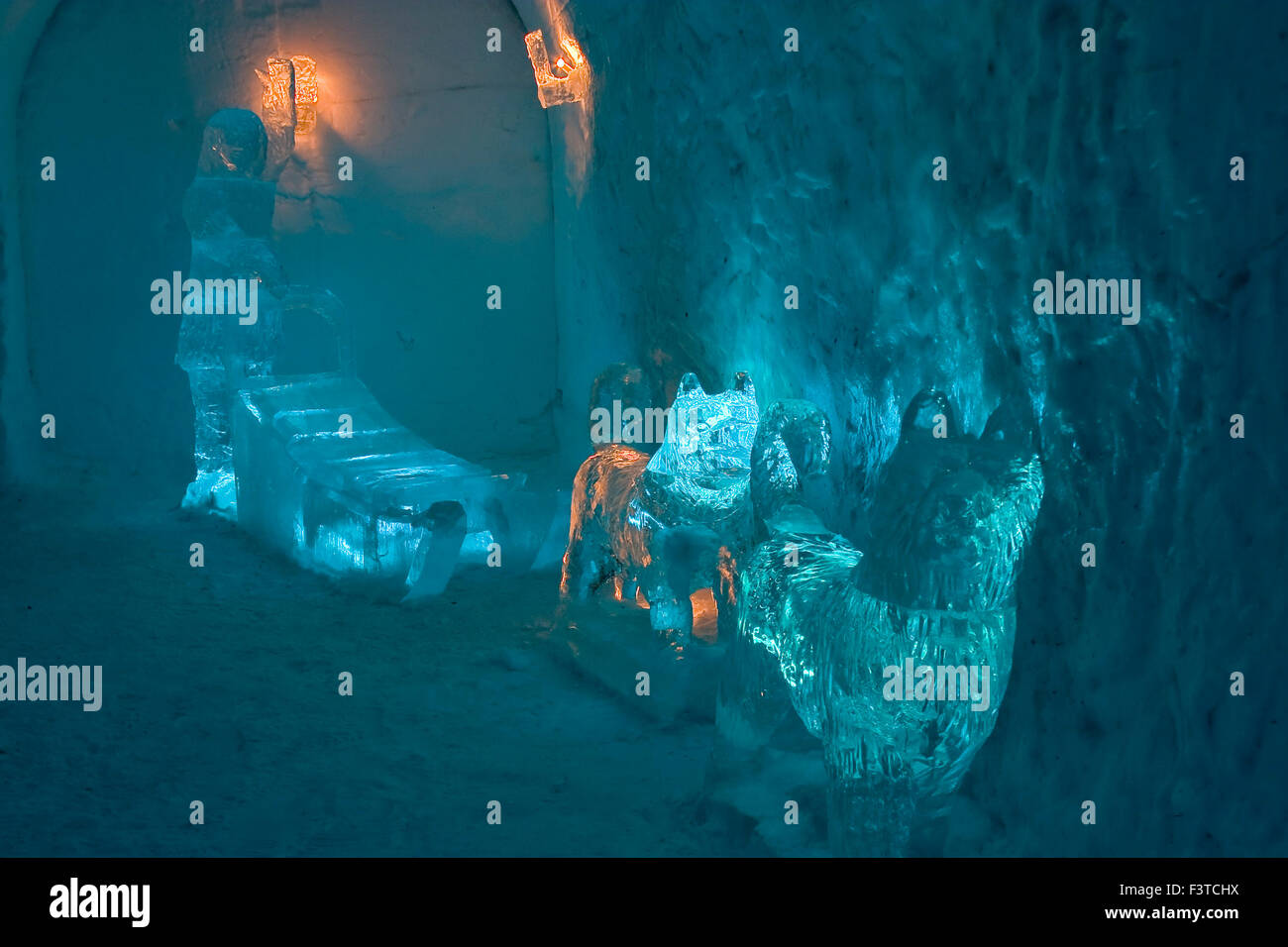 Inside an igloo hi-res stock photography and images - Alamy