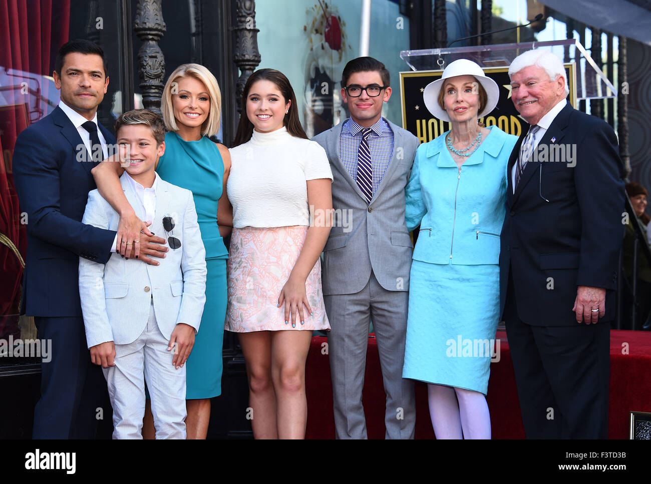 Hollywood, California, USA. 12th Oct, 2015. Kelly Ripa, Mark Consuelos ...