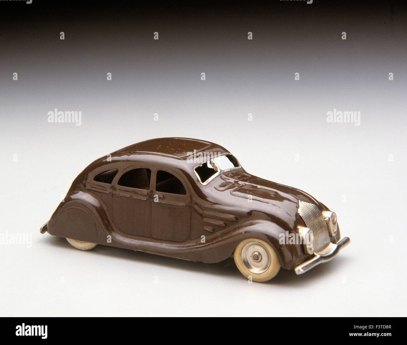 Model tin car by tri ang hi-res stock photography and images - Alamy