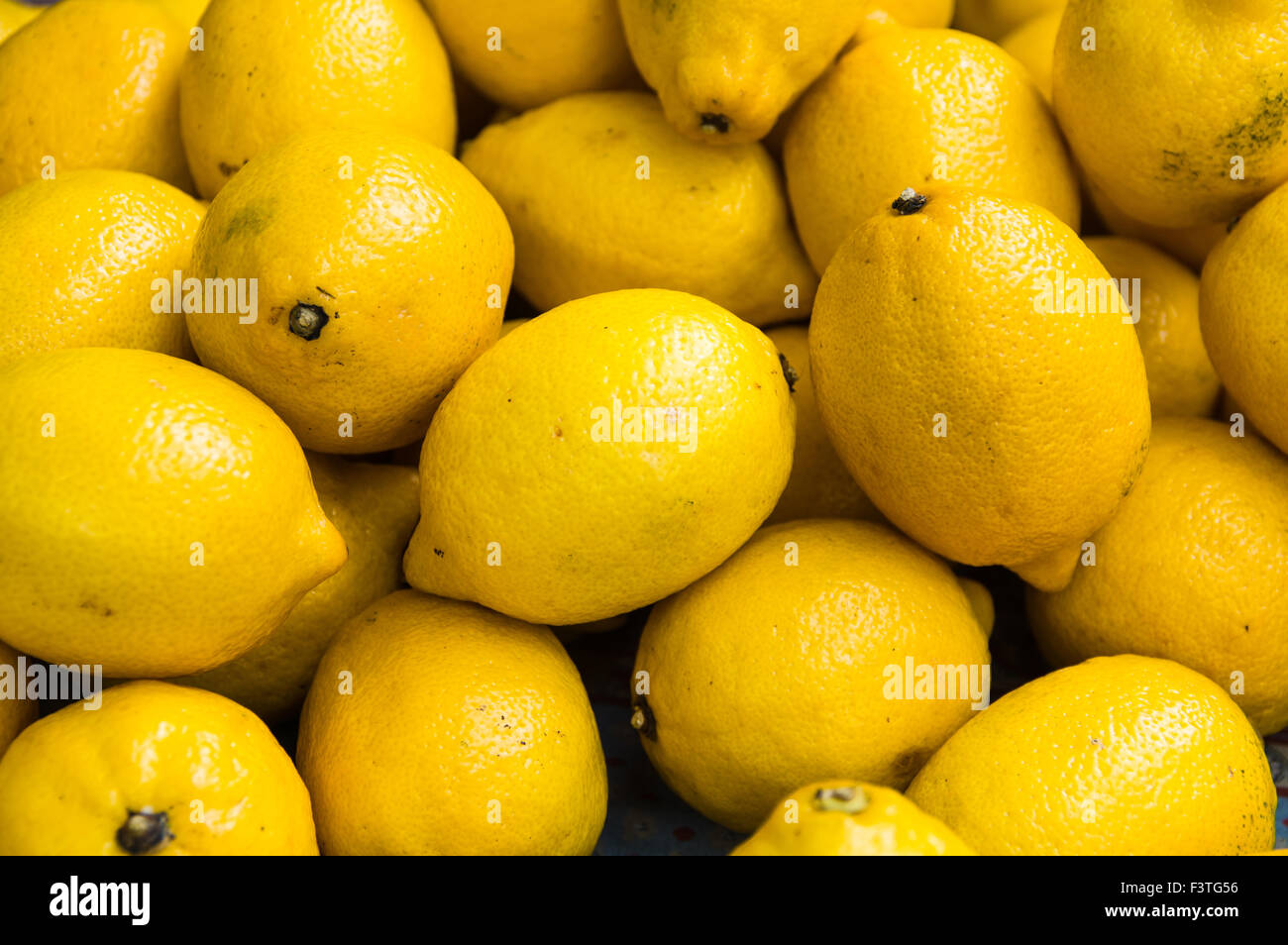 Bunch of lemons in boxes in a market in Provence, France Stock Photo ...