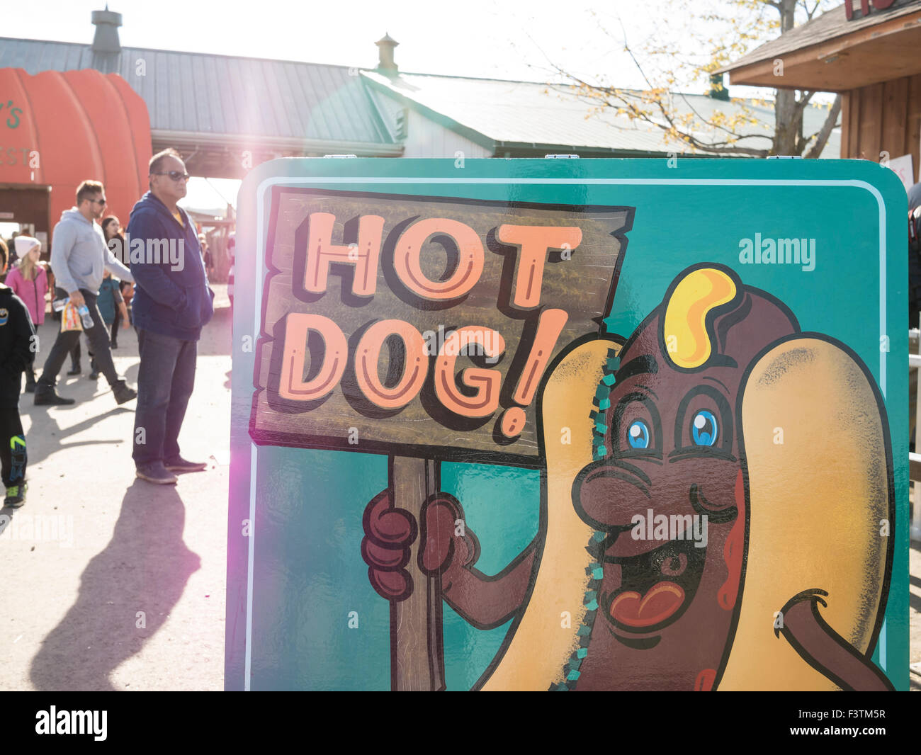 Hot Dog vendor in farmer's market Stock Photo - Alamy