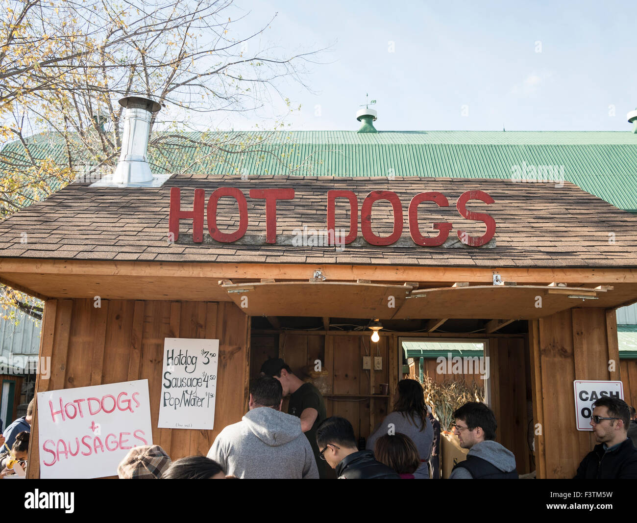 Hot Dog vendor in farmer's market Stock Photo - Alamy
