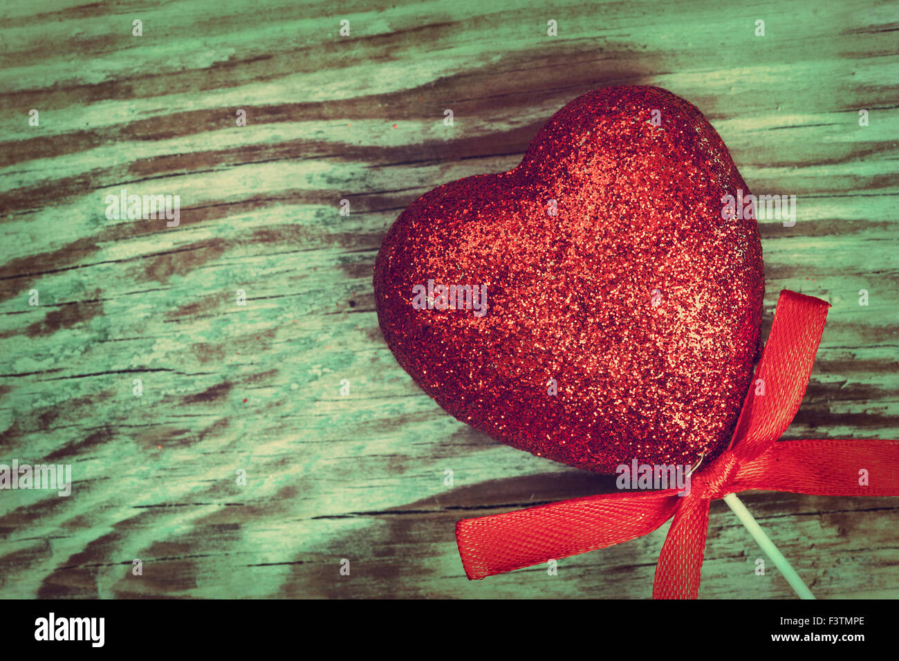 Read heart on grunge wooden background Stock Photo - Alamy